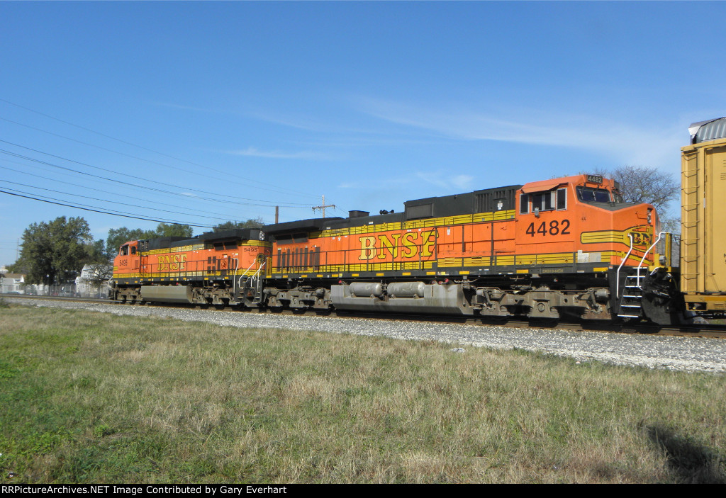 BNSF 5495 and BNSF 4482